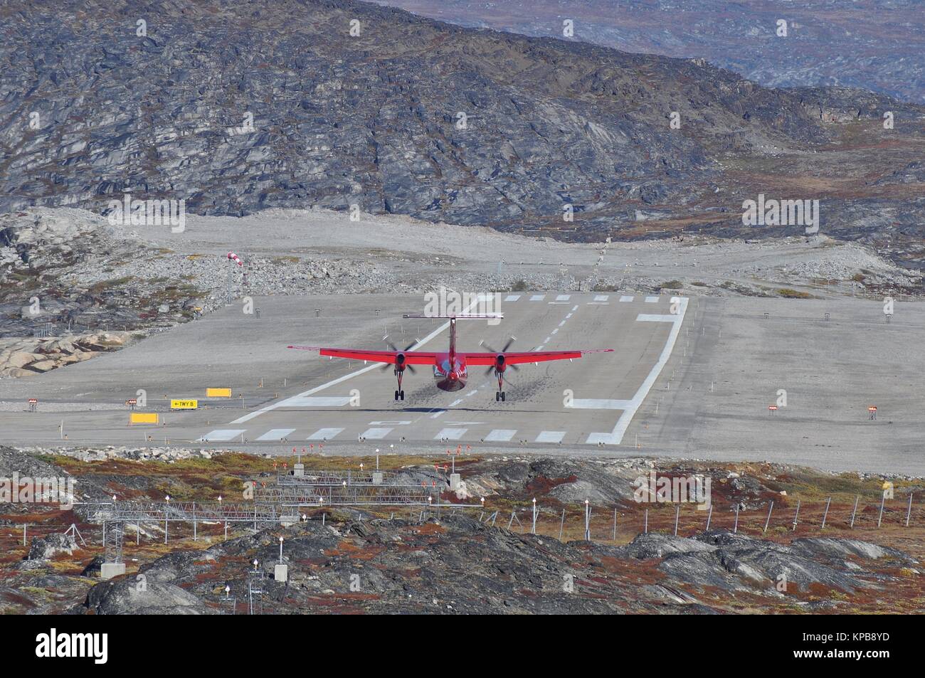 LANDING AT ILULISSAT, AIR GREENLAND DHC-8-200 OY-GRK Stock Photo - Alamy