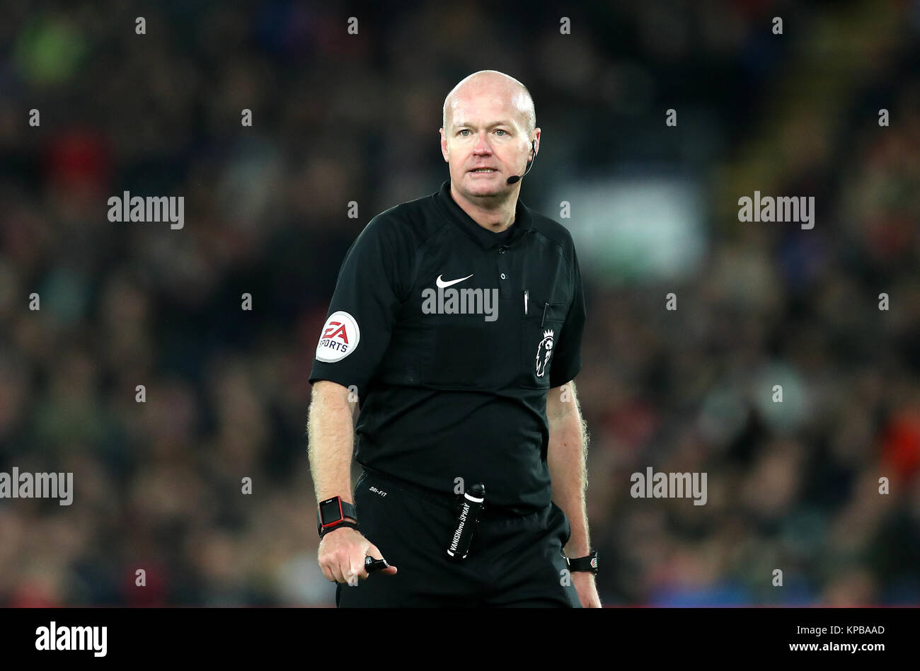Match referee Lee Mason Stock Photo - Alamy