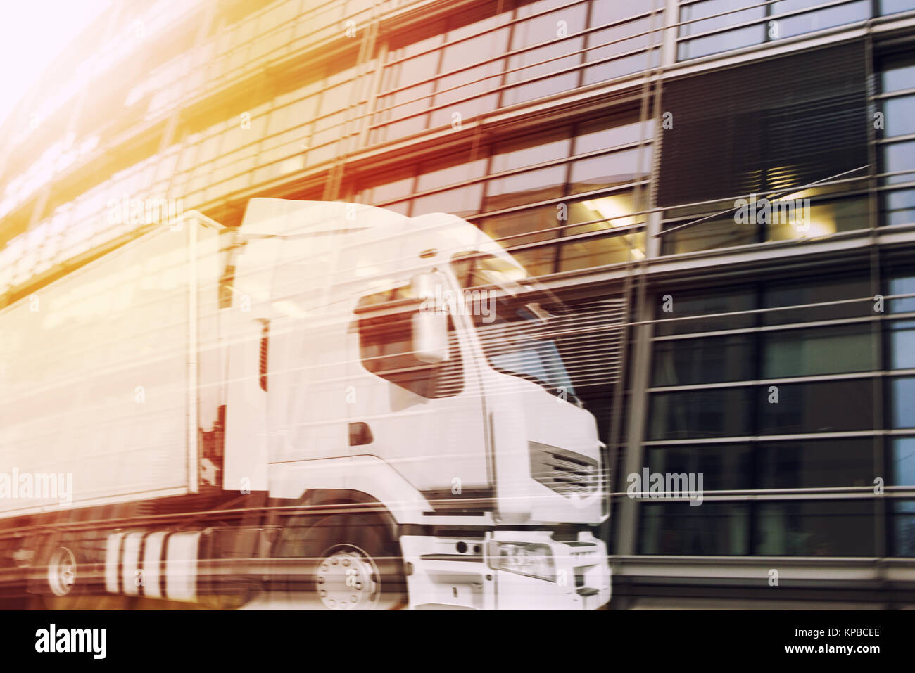 Express skyscraper hi-res stock photography and images - Alamy