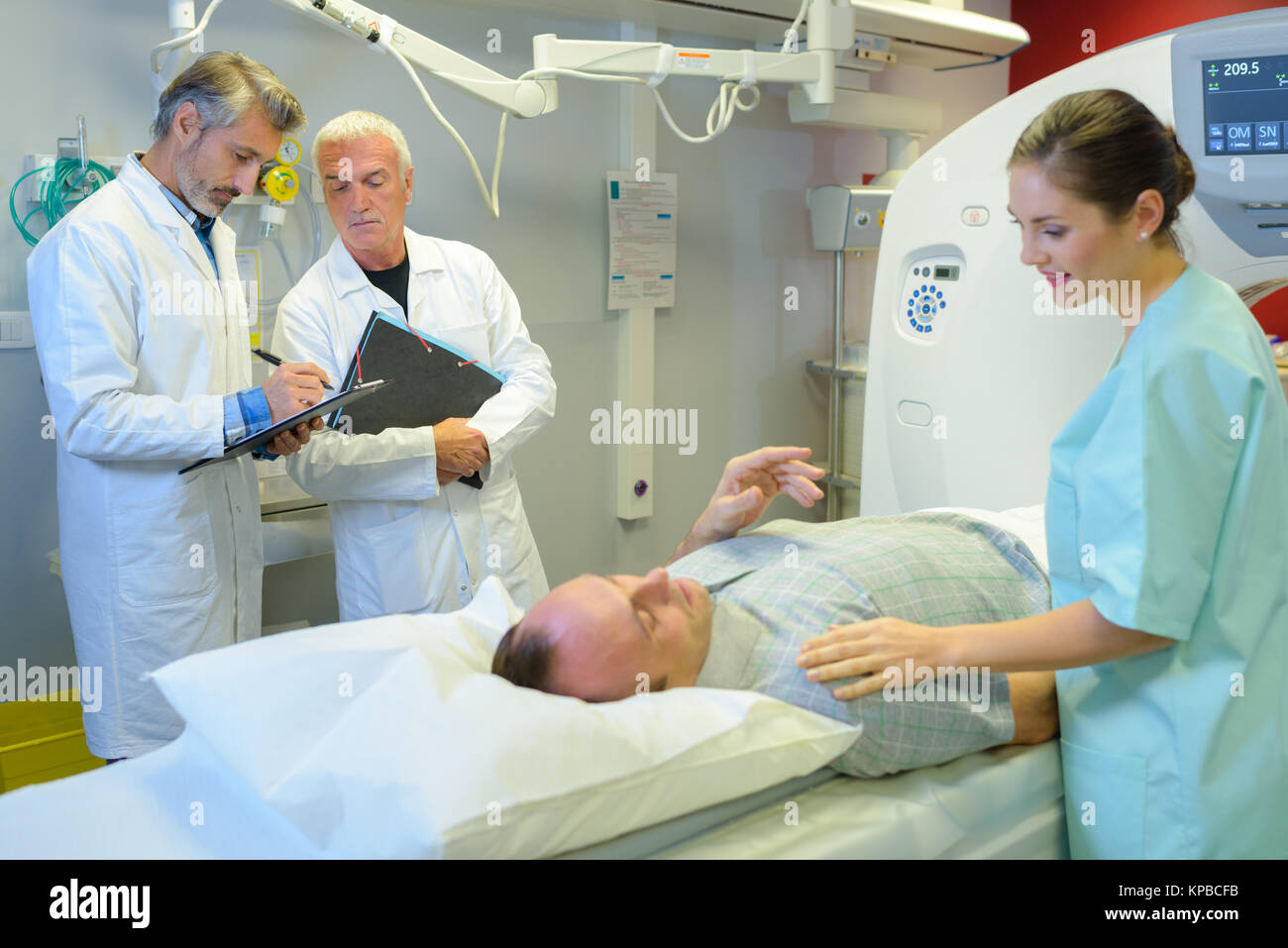 Nurse reassuring patient having scan Stock Photo - Alamy