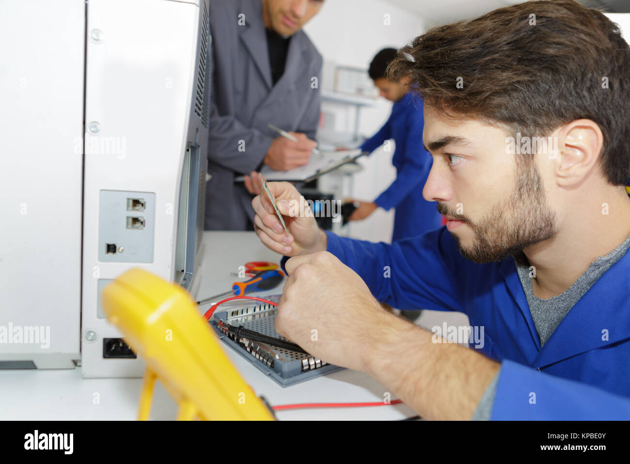 man fixing a device using a screwdriver Stock Photo - Alamy