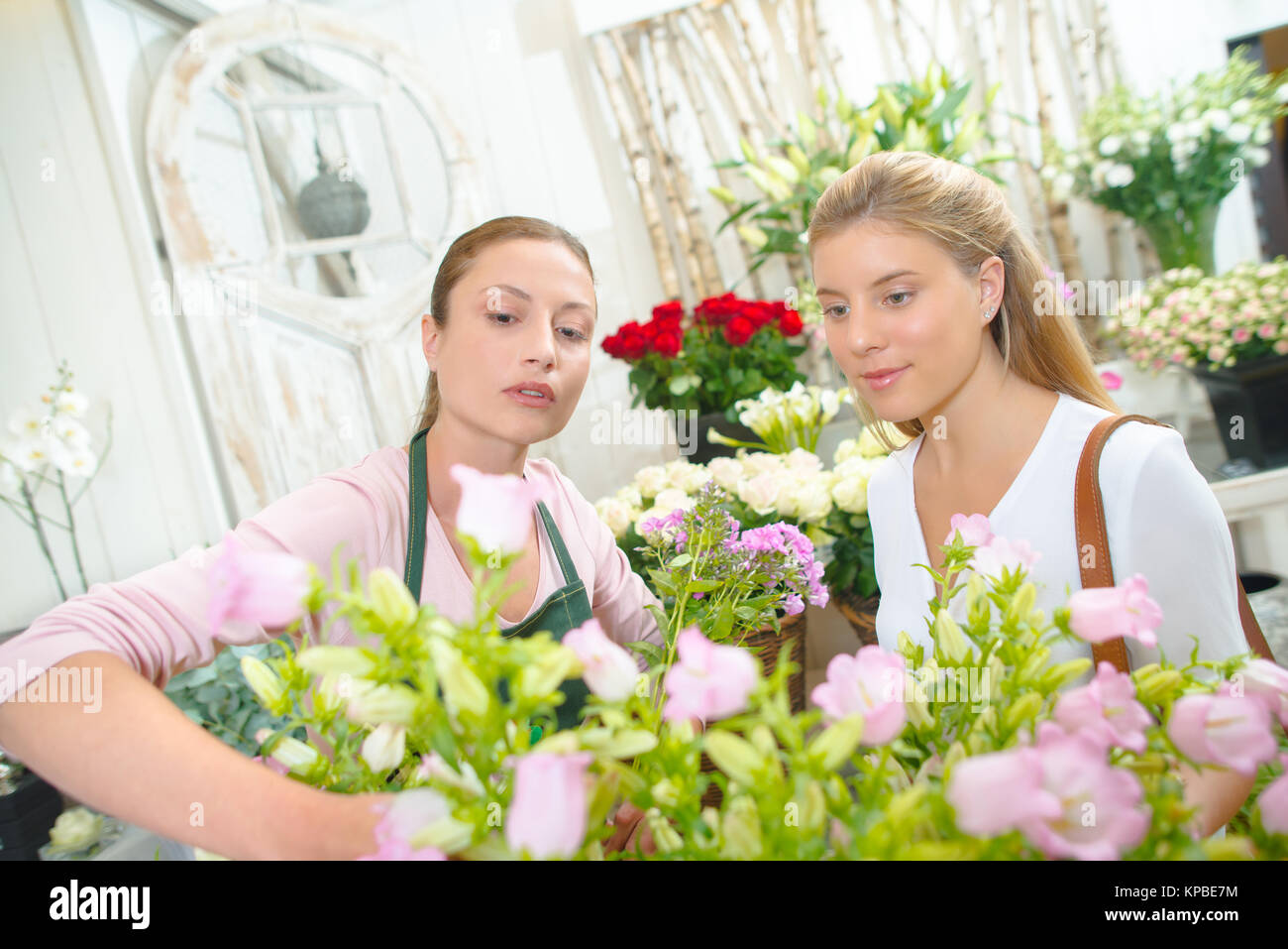 Roses inside florist shop hi-res stock photography and images - Alamy