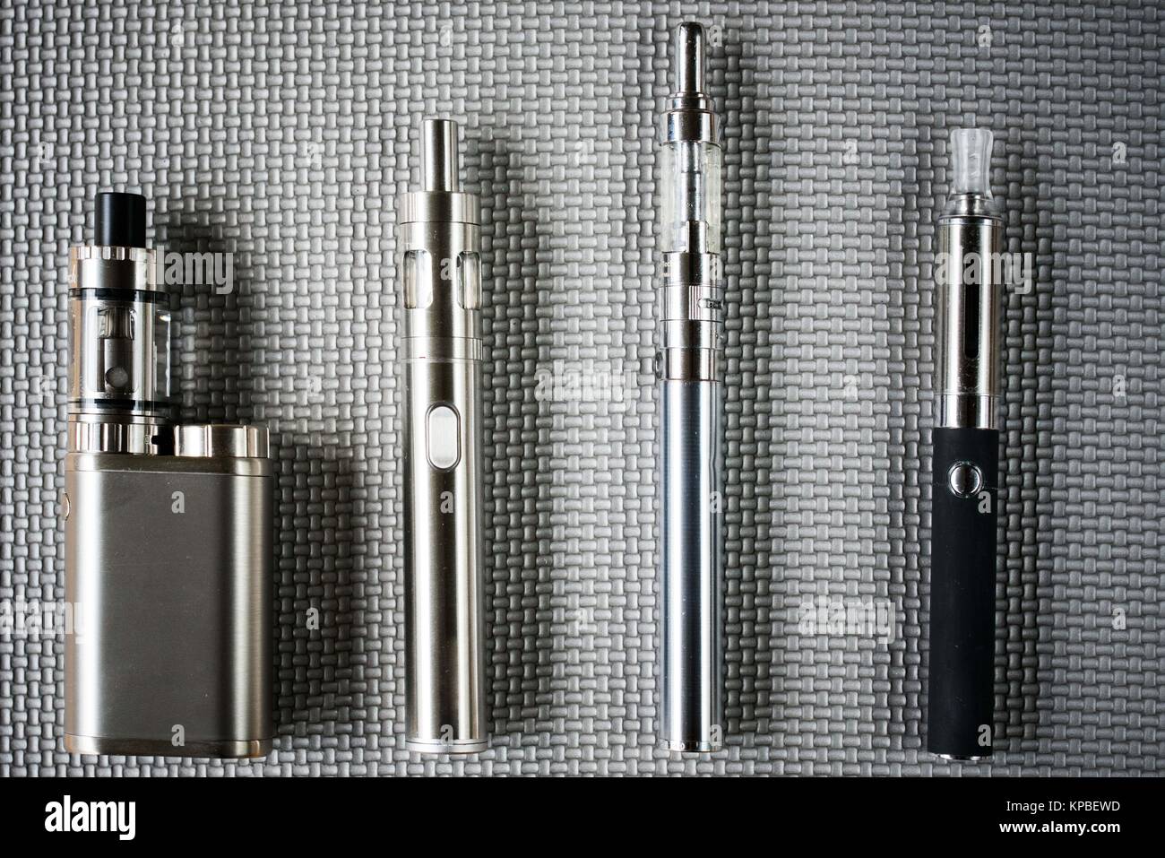 Electronic cigarette and cartridges Stock Photo - Alamy