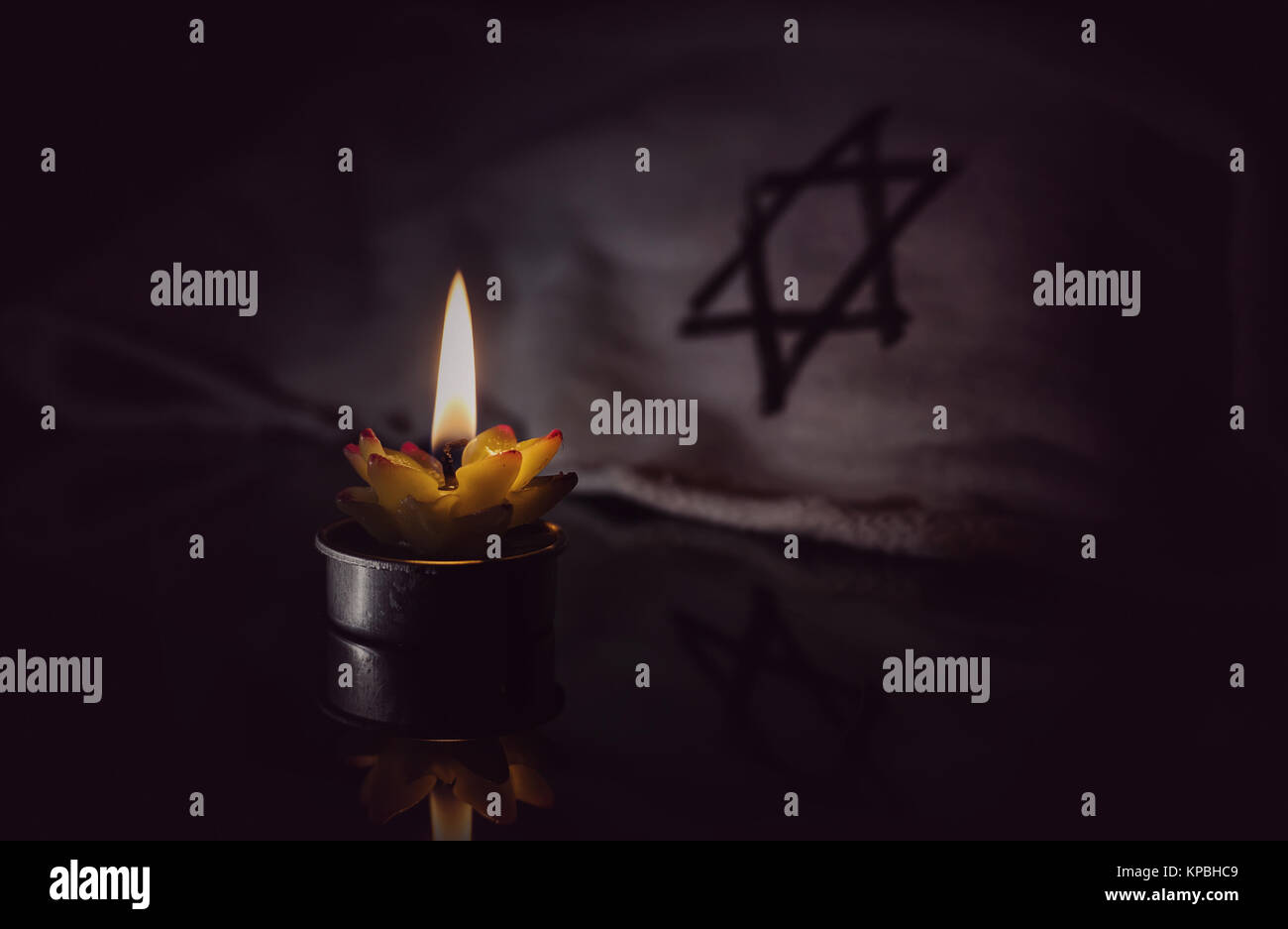 Holocaust jewish star badge hi-res stock photography and images - Alamy