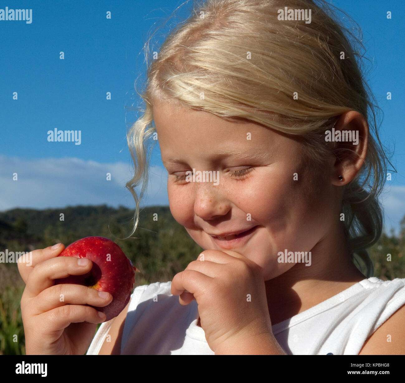 Apfelessen hi-res stock photography and images - Alamy