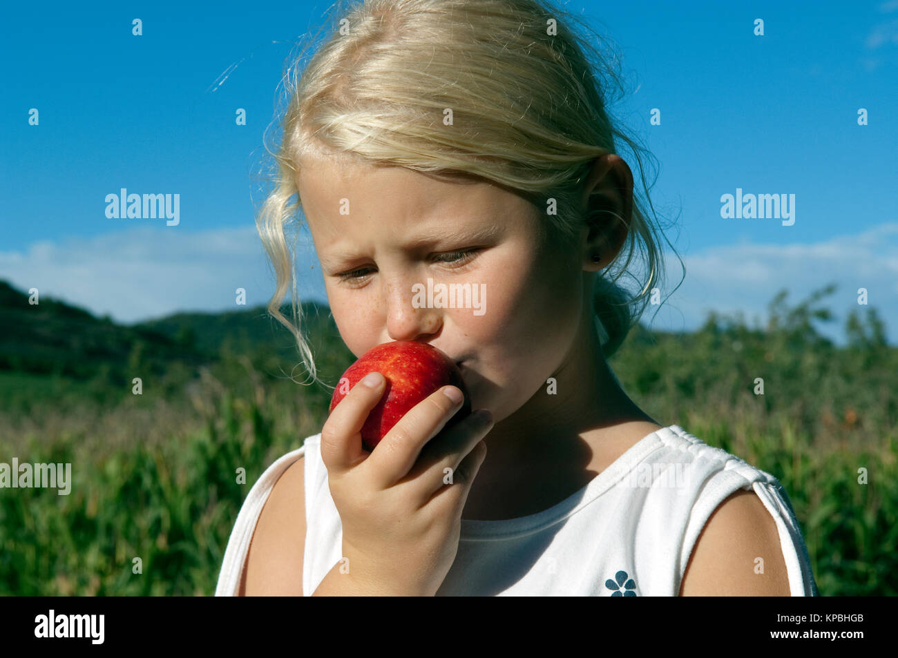 Apfelessen hi-res stock photography and images - Alamy