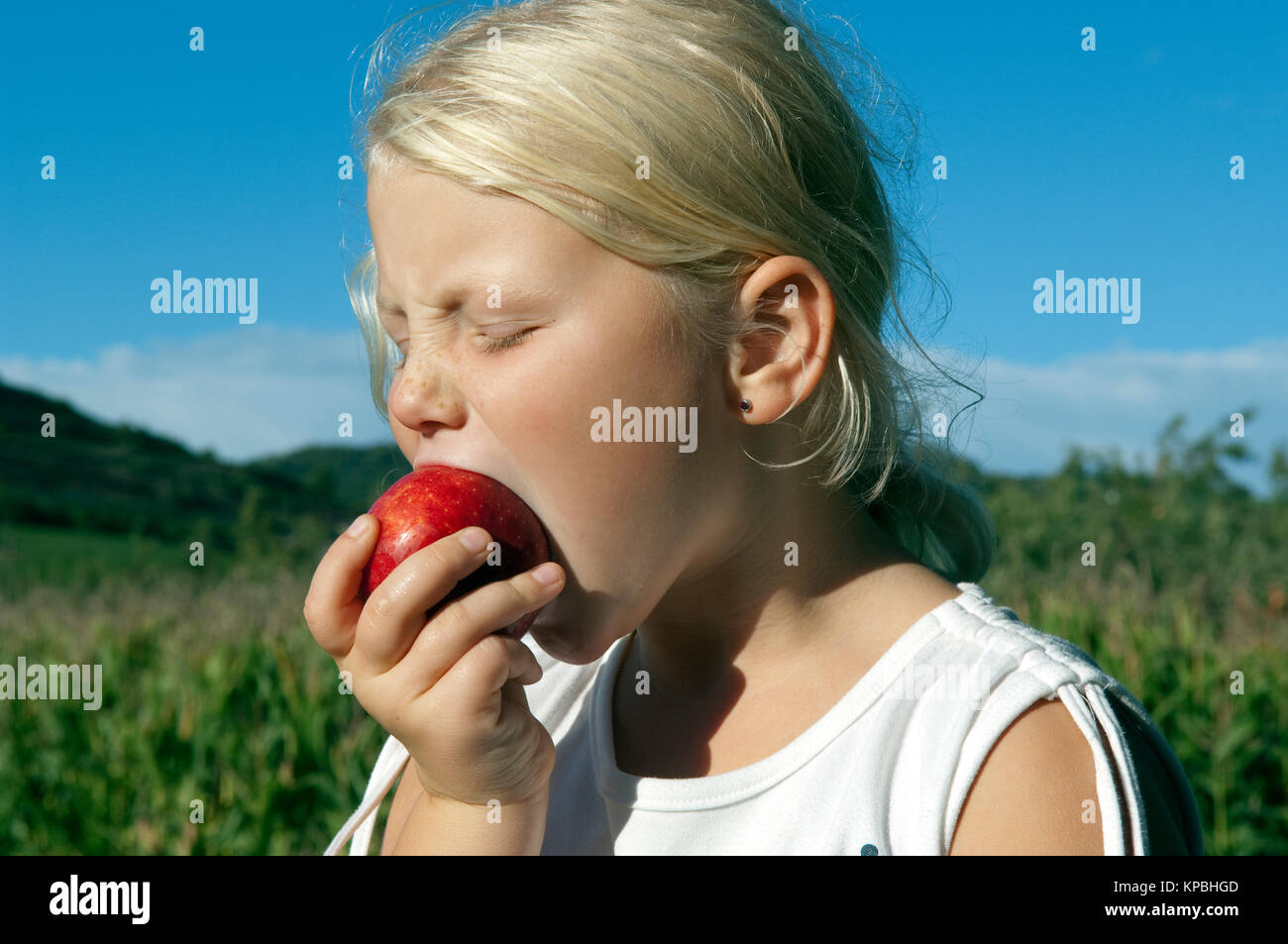 Apfelessen hi-res stock photography and images - Alamy