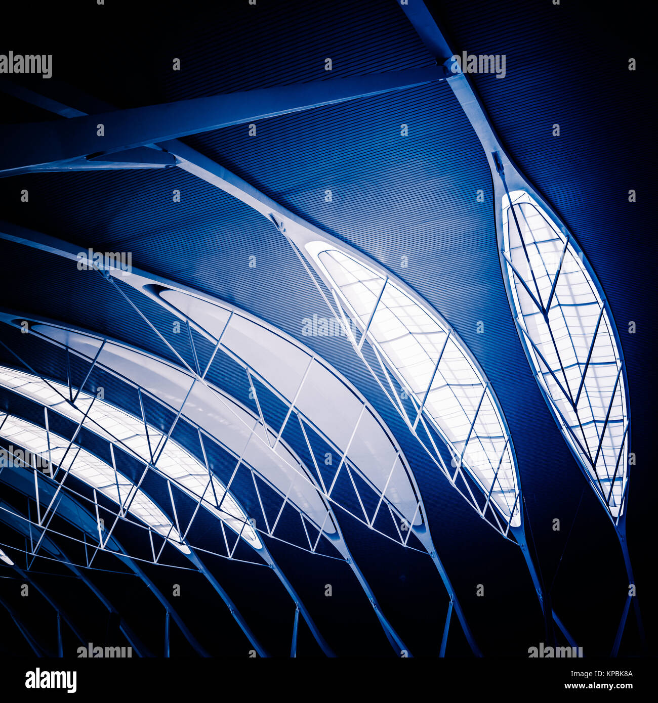 Steel glass roof terminal hi-res stock photography and images - Alamy
