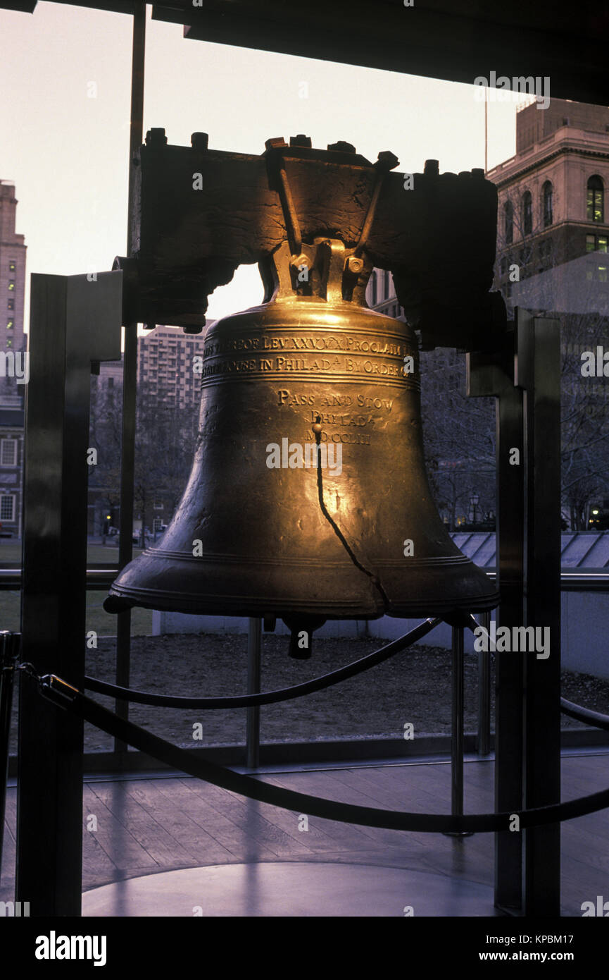 1989 HISTORICAL LIBERTY BELL (©PASS & STOW 1753) LIBERTY BELL CENTER (©MITCHELL & GIURGOLA 1976 ...