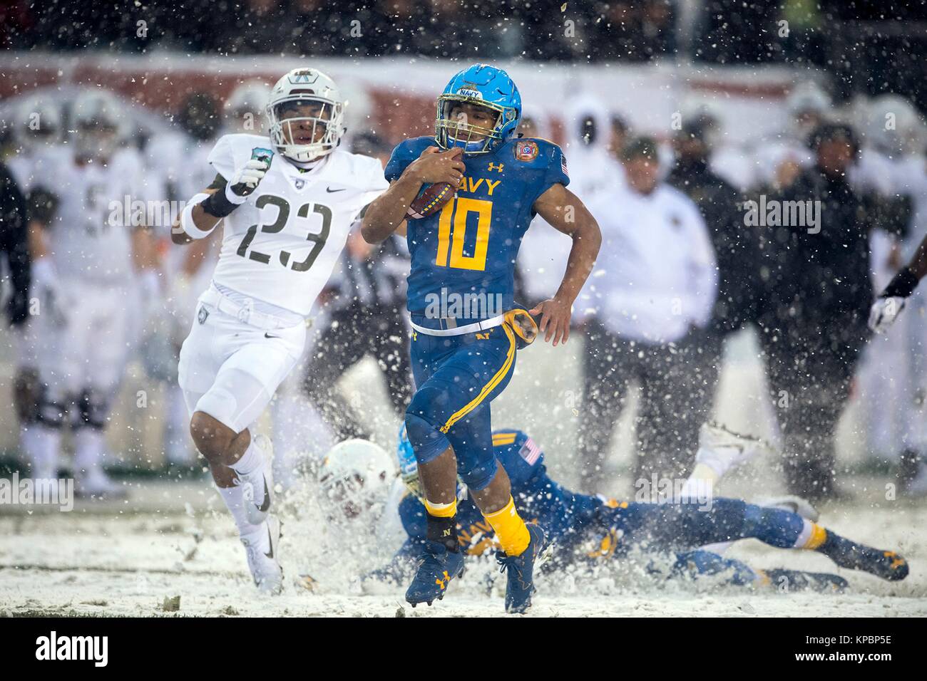 U.S. Navy running back Malcom Perry scores a touchdown during the U.S ...