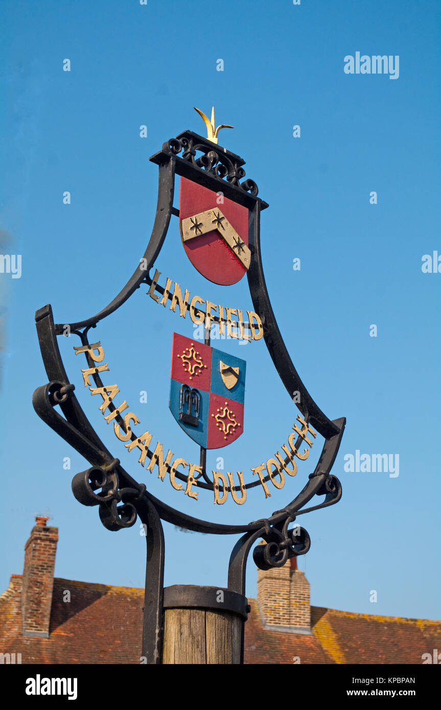Village sign surrey england hi-res stock photography and images - Alamy