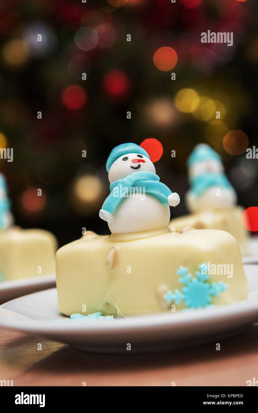 Cute melting snowman hi-res stock photography and images - Alamy