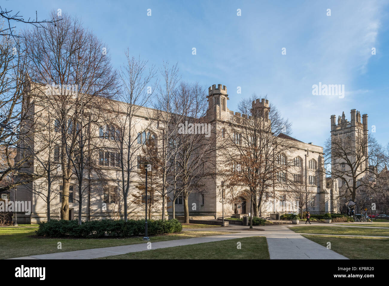 University chicago gothic building exterior hi-res stock photography ...
