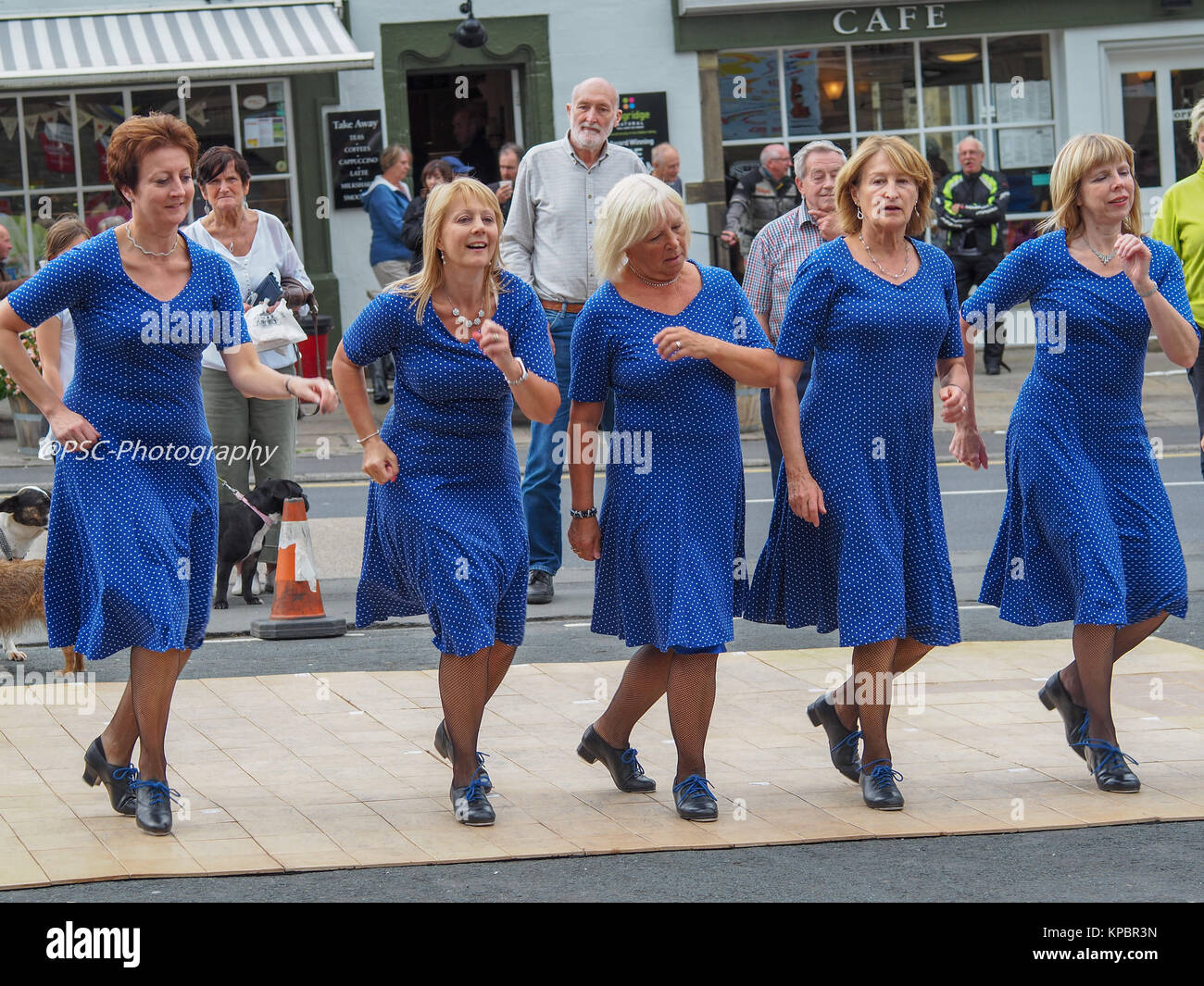 Eccentric classical dance hi-res stock photography and images - Alamy