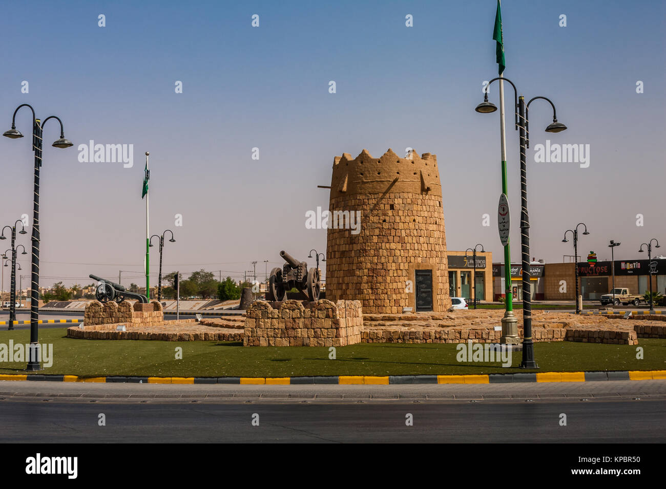 Saudi arabia city architecture desert hi-res stock photography and ...