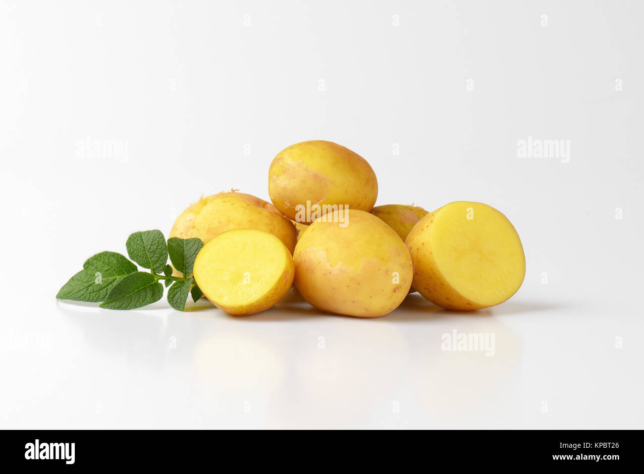 raw unpeeled potatoes Stock Photo - Alamy