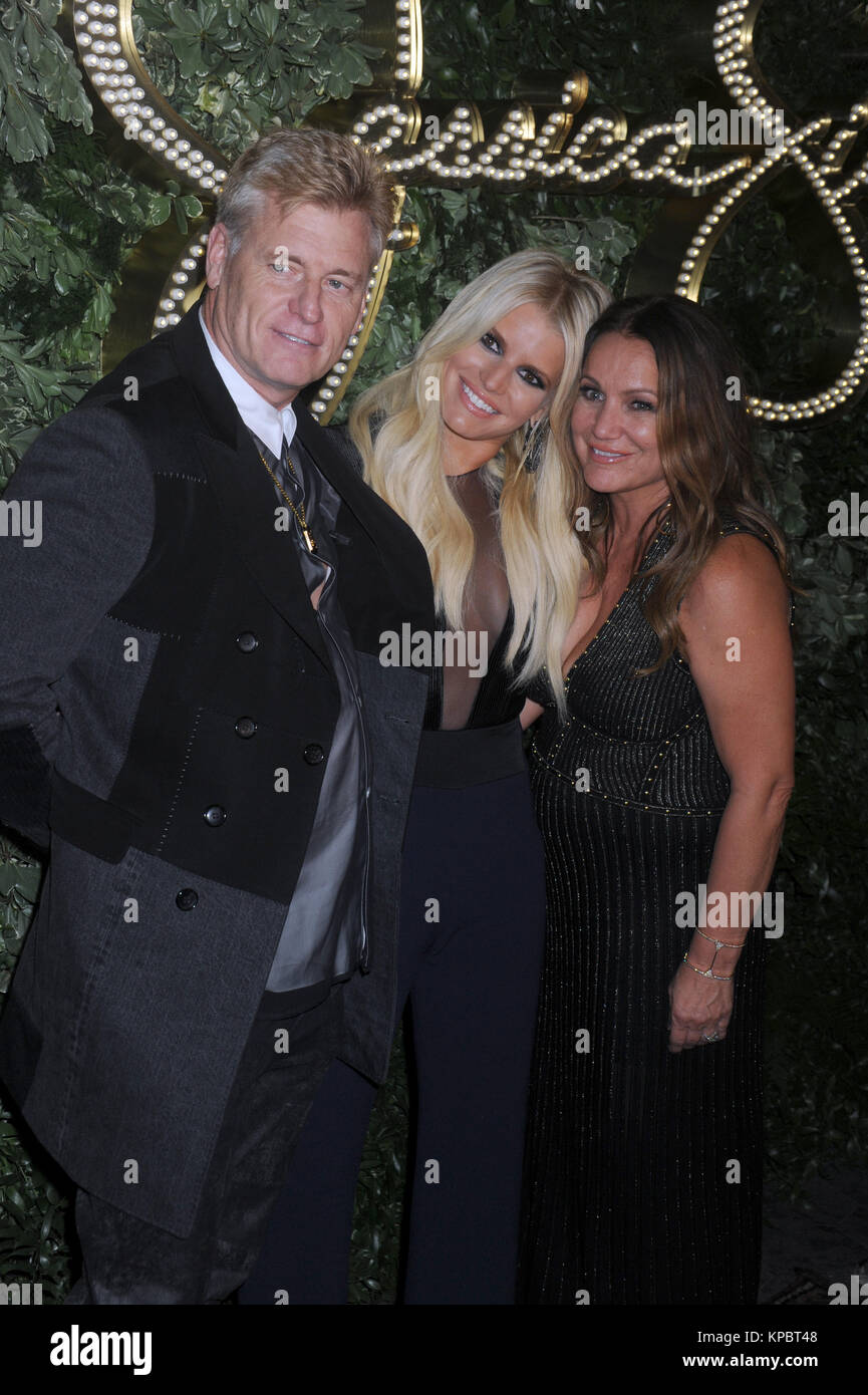 NEW YORK, NY - SEPTEMBER 09: Joe Simpson, Jessica Simpson, and Tina ...