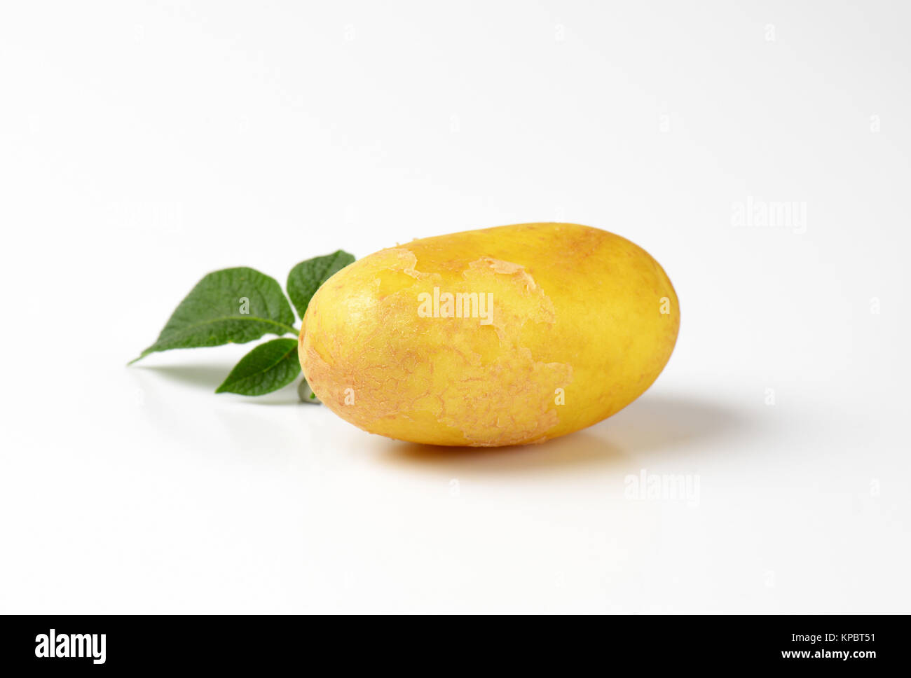 one whole potato Stock Photo - Alamy