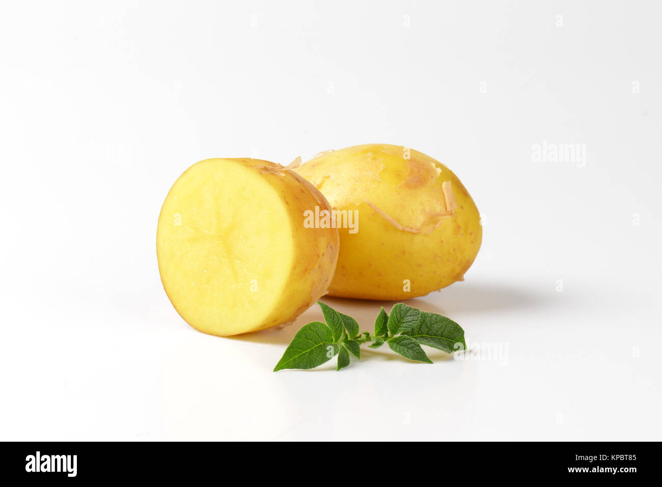 raw unpeeled potatoes Stock Photo - Alamy