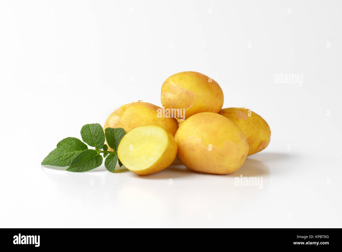 raw unpeeled potatoes Stock Photo - Alamy