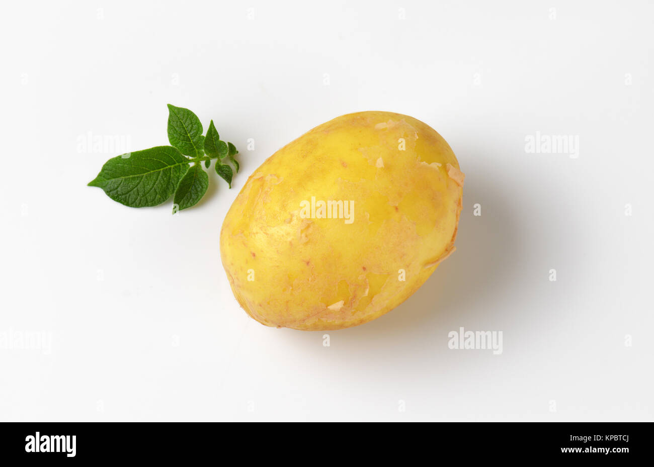 one whole potato Stock Photo - Alamy