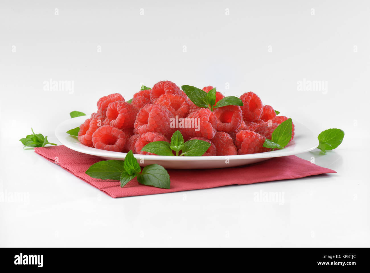 fresh red raspberries Stock Photo - Alamy