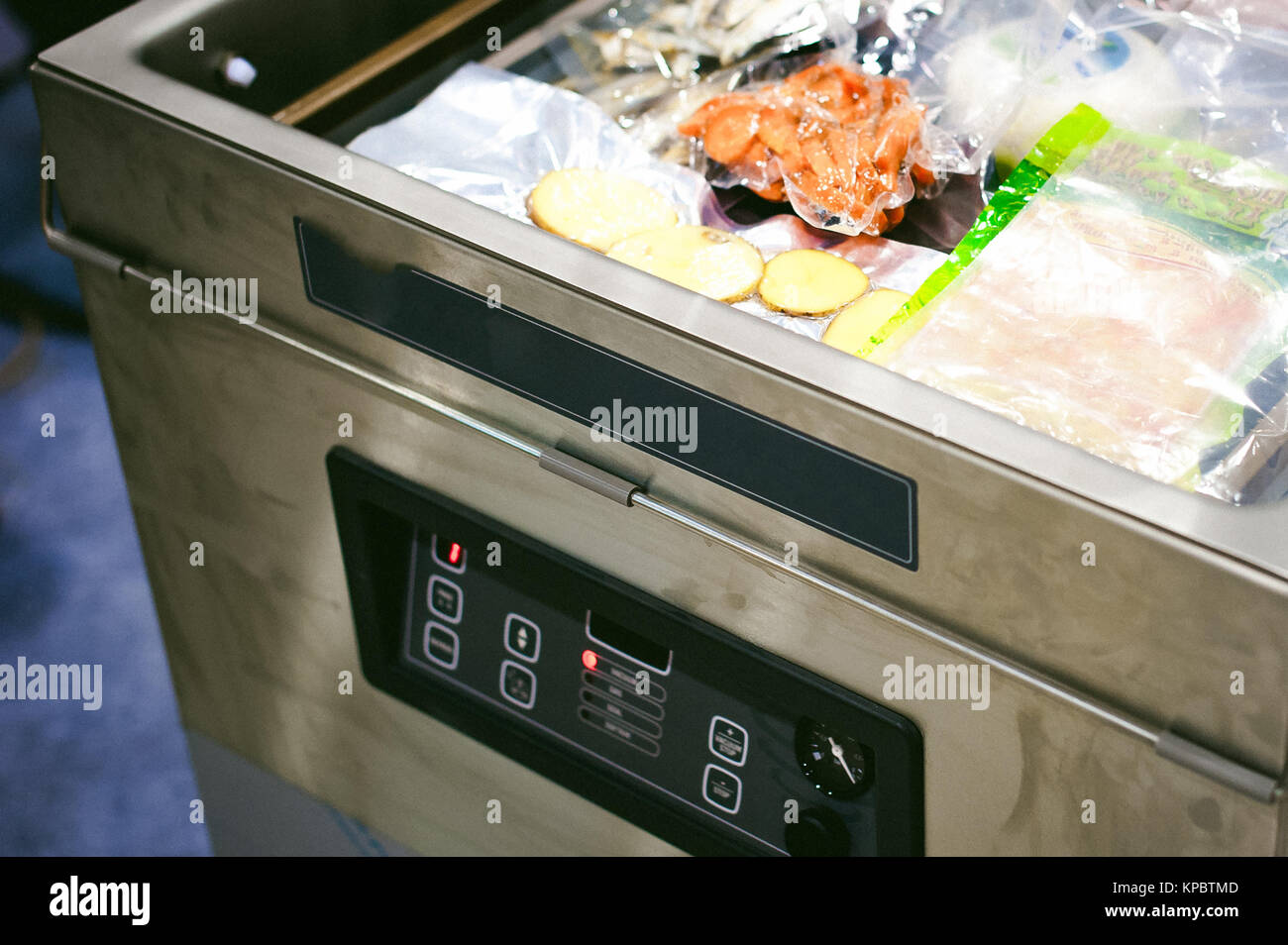 Vacuum packing hi-res stock photography and images - Alamy
