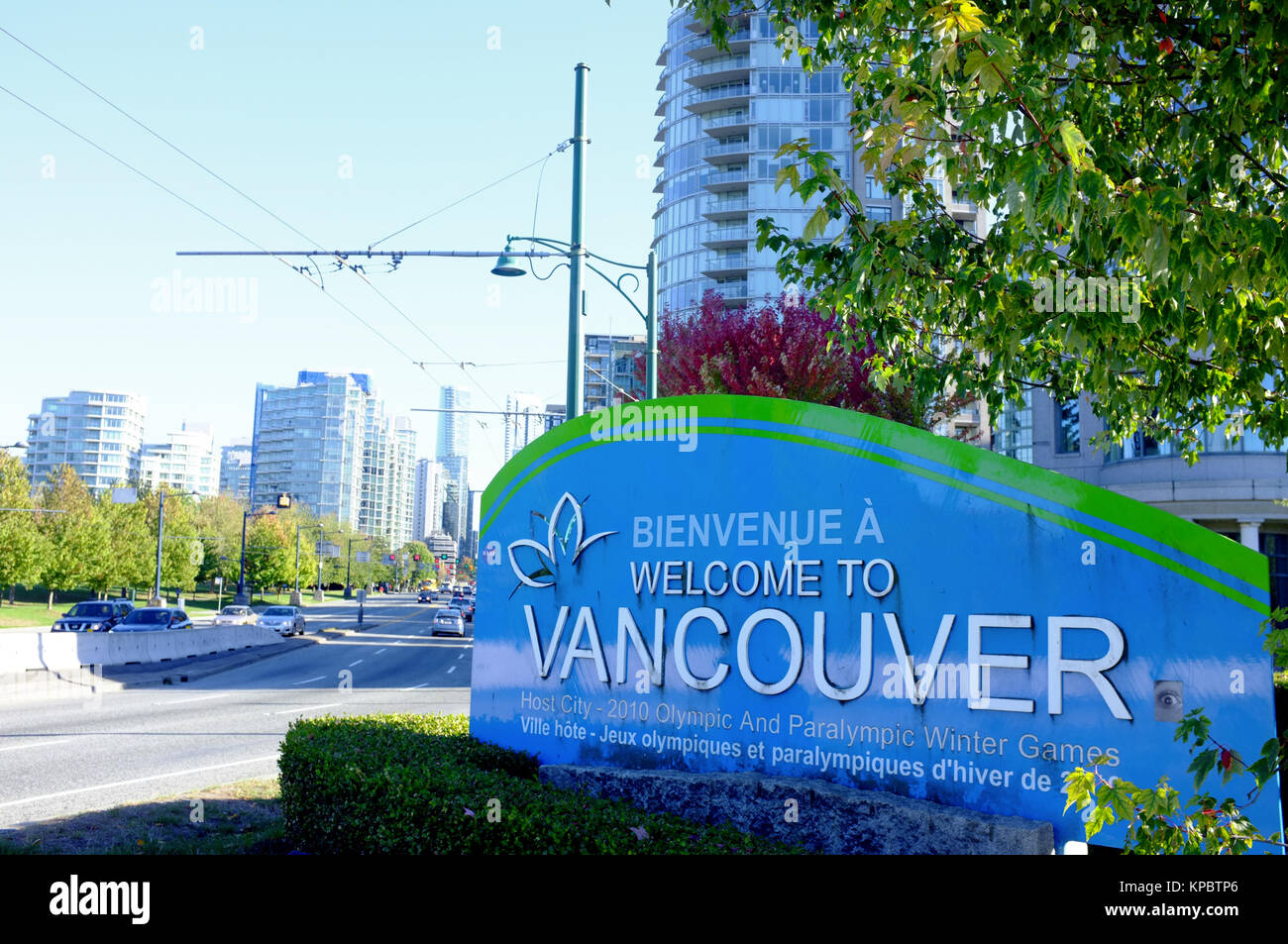 Welcome to Vancouver sign on the edge of the Canadian city Stock Photo ...
