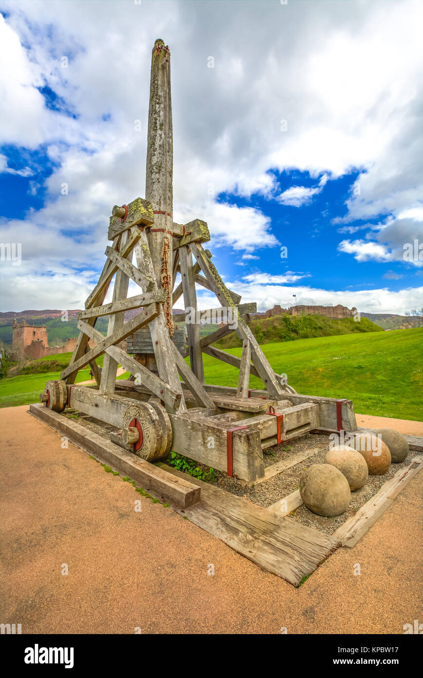 Ancient catapult hi-res stock photography and images - Alamy