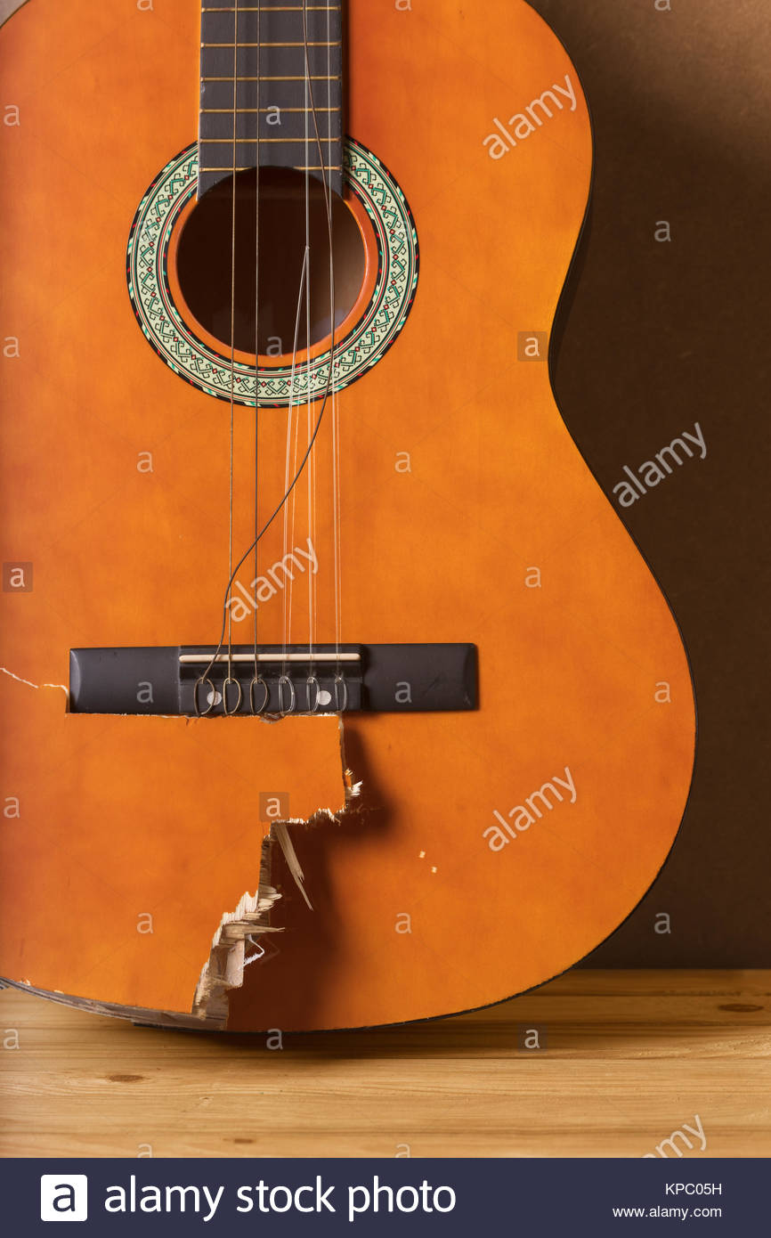 Smashed Guitar Stock Photos & Smashed Guitar Stock Images - Alamy
