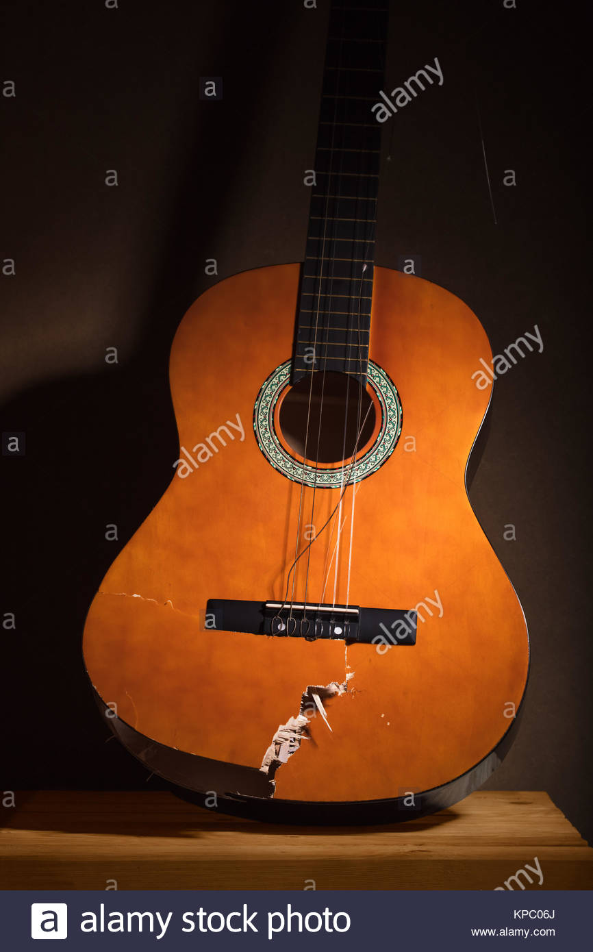 Smashed Guitar Stock Photos & Smashed Guitar Stock Images - Alamy