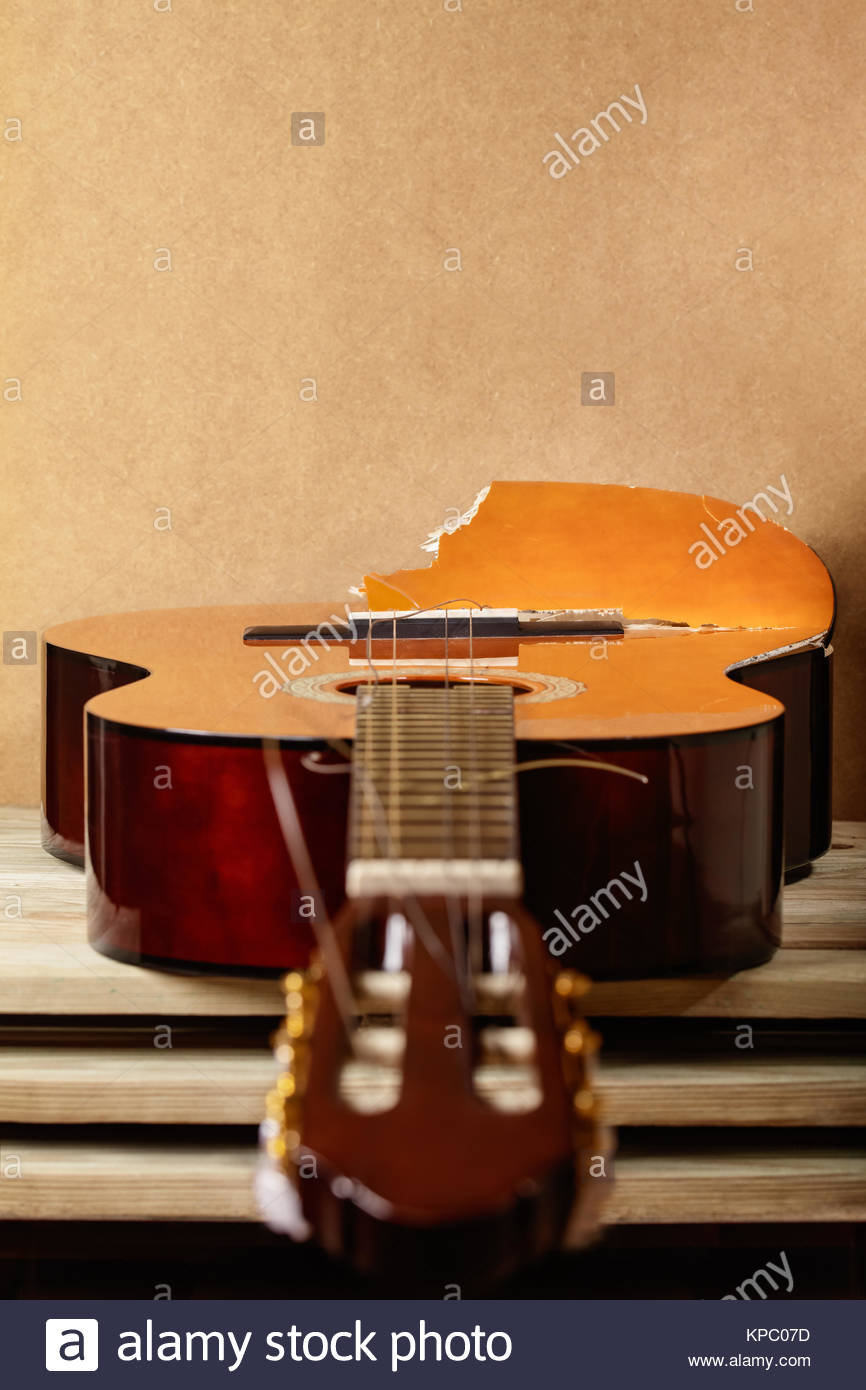 Smashed Guitar Stock Photos & Smashed Guitar Stock Images - Alamy