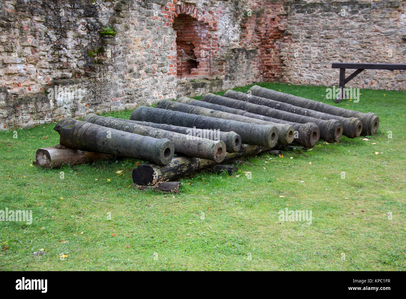 15th century cannons castle hi-res stock photography and images - Alamy