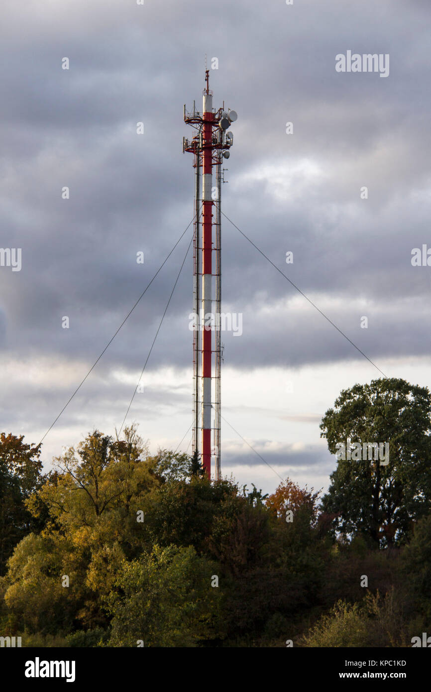 Cell phone towers hi-res stock photography and images - Alamy