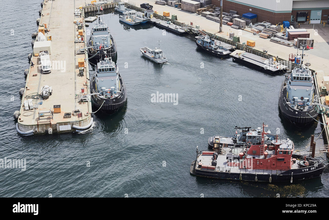 Glen class tug hi-res stock photography and images - Alamy