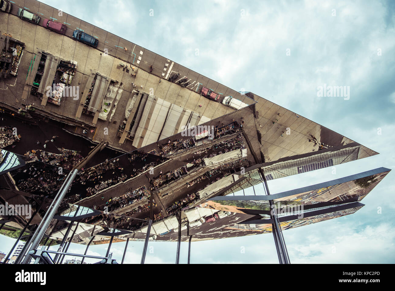 Twisted roof of the Barcelona encants flea market by spanish studio ...