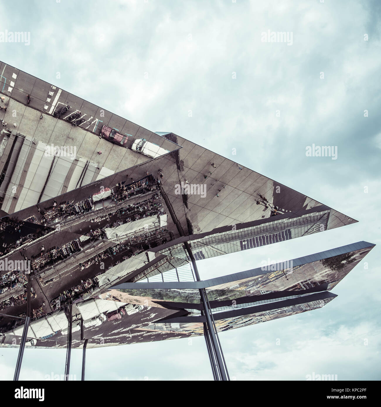 Twisted roof of the Barcelona encants flea market by spanish studio ...