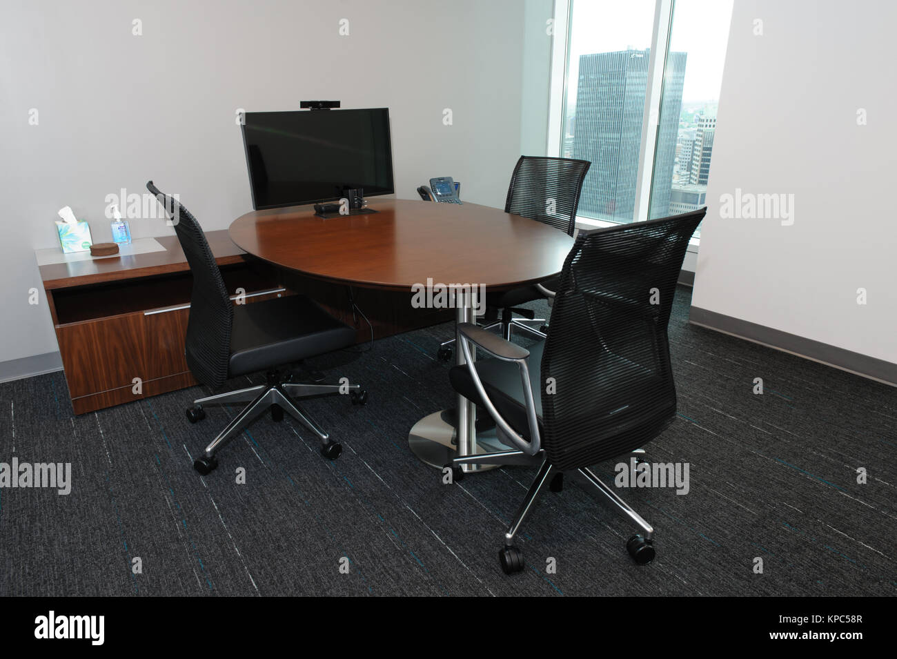 Empty small conference room table hi-res stock photography and images ...
