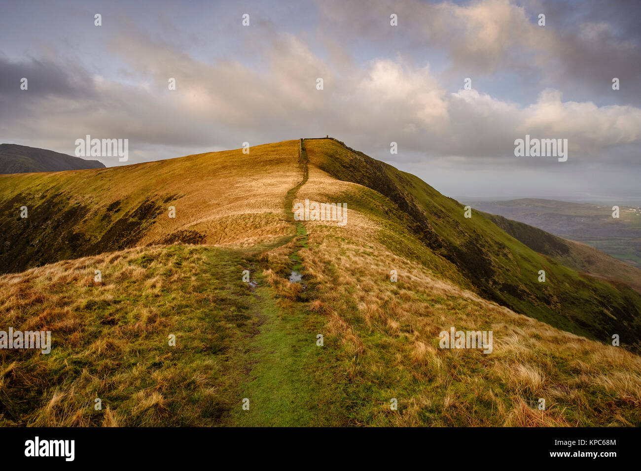 Trum y Ddysgl on The Nantlle Ridge Mountain Range, Snowdonia National ...