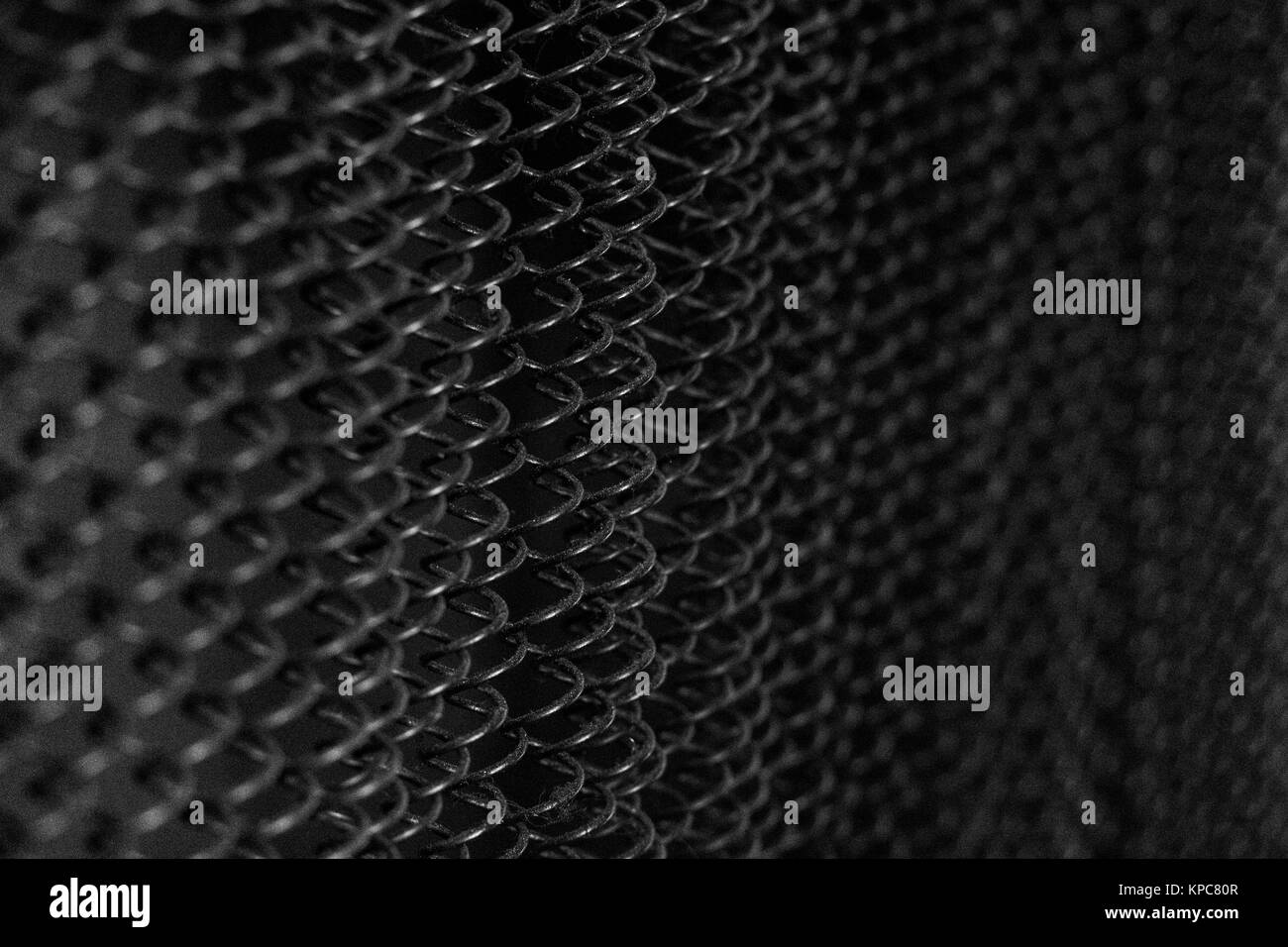 Hole in chain link fence hi-res stock photography and images - Alamy