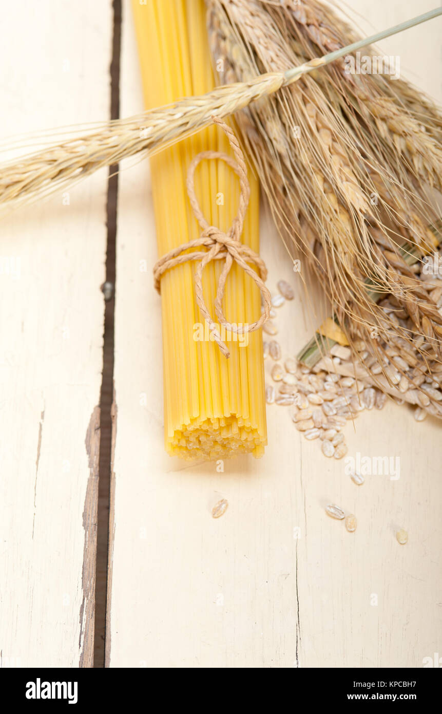 organic Raw italian pasta and durum wheat Stock Photo - Alamy