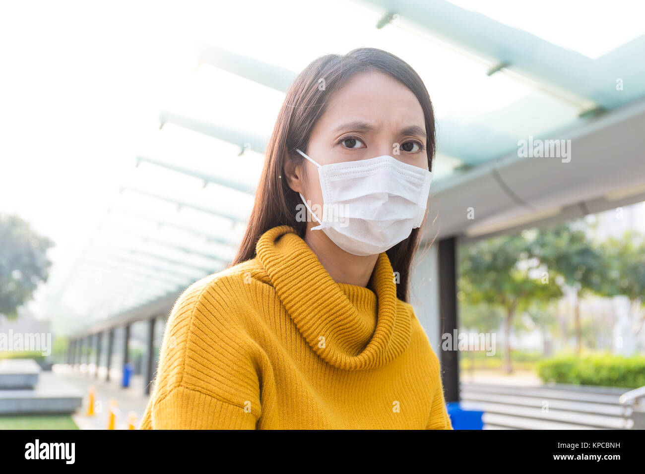 Asian woman wearing the face mask Stock Photo - Alamy