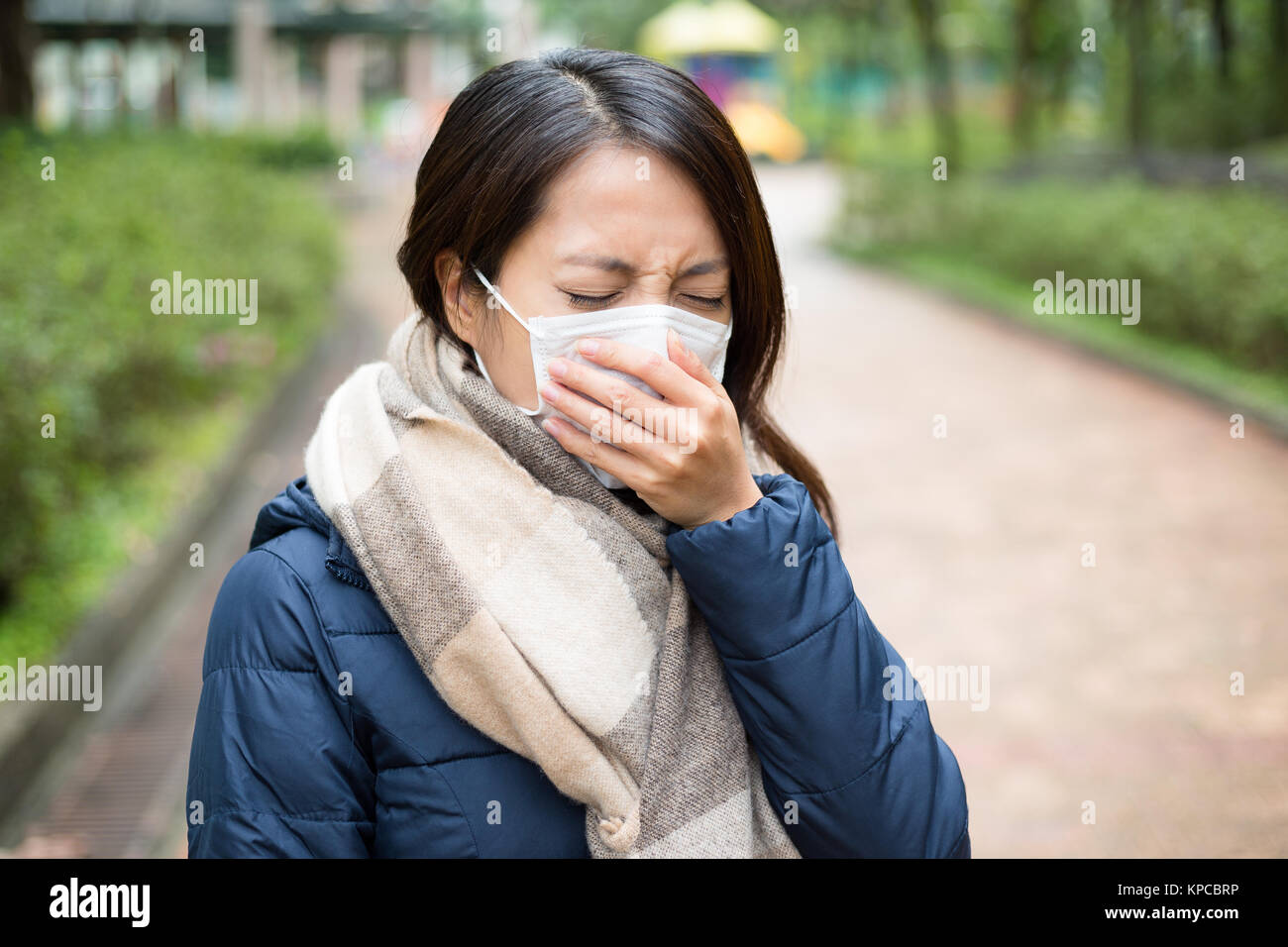 Dust mask girls hi-res stock photography and images - Alamy
