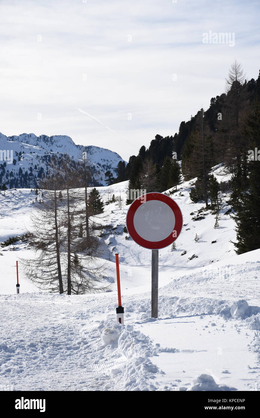 general driving ban,ban,traffic signs,road block,lock,closed in winter ...