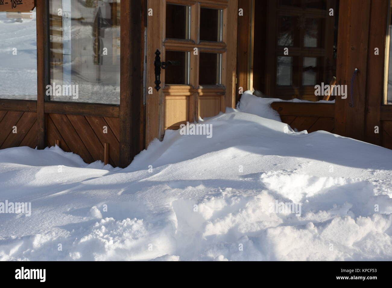 snowy front door Stock Photo - Alamy