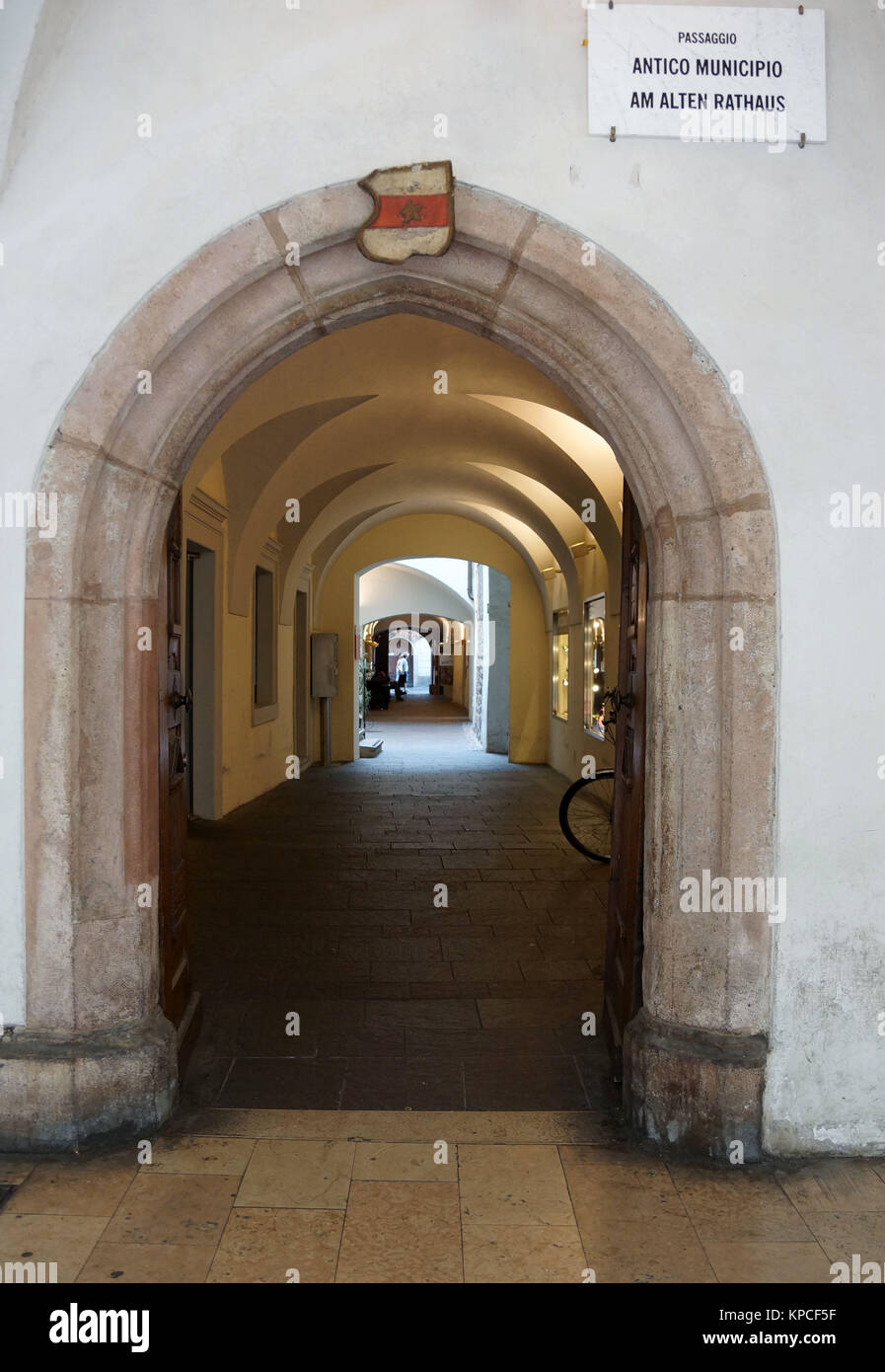 Rundbogen spitzbogen hi-res stock photography and images - Alamy