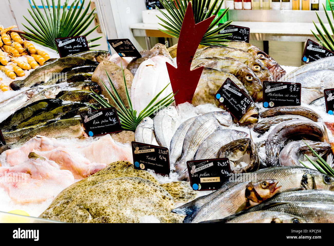 Market stall game fruit hi-res stock photography and images - Alamy