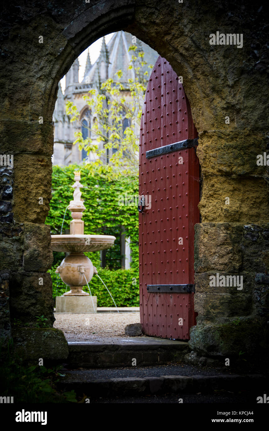 Medieval doorway hi-res stock photography and images - Alamy