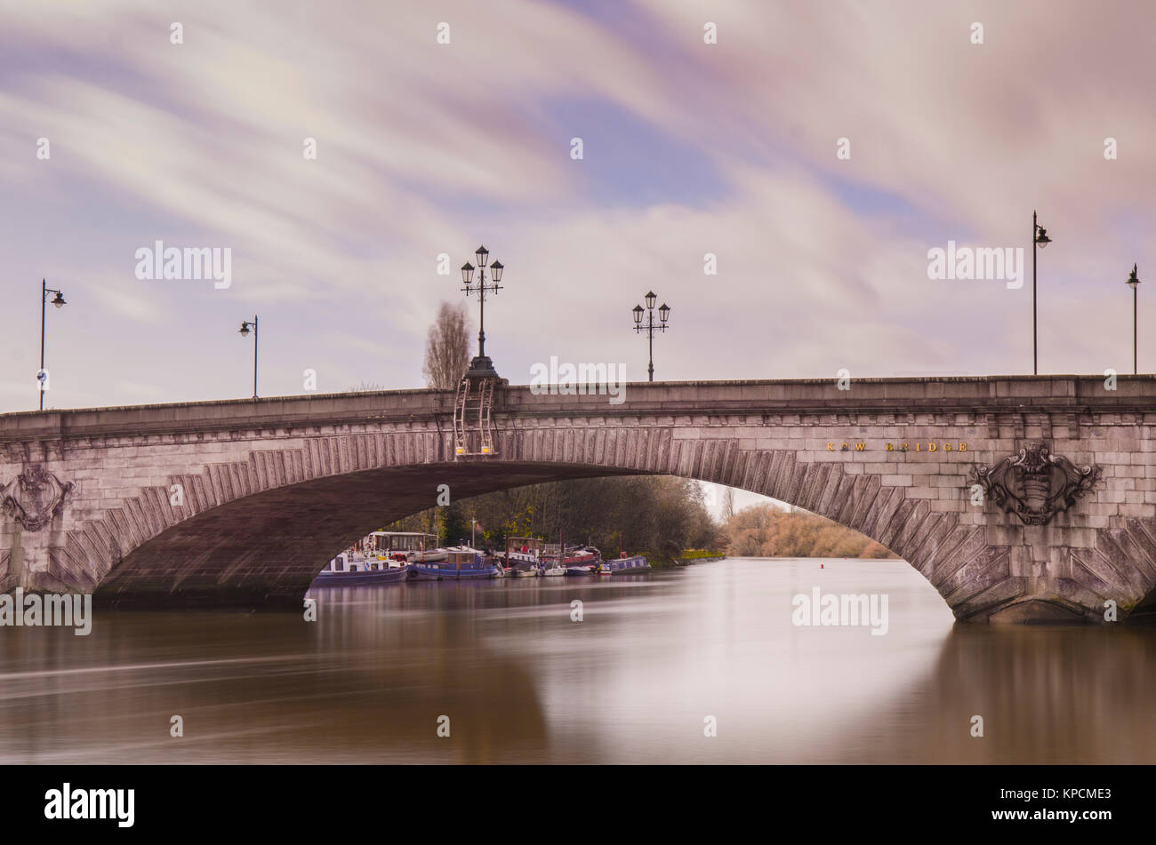 Kew bridge london hi-res stock photography and images - Alamy