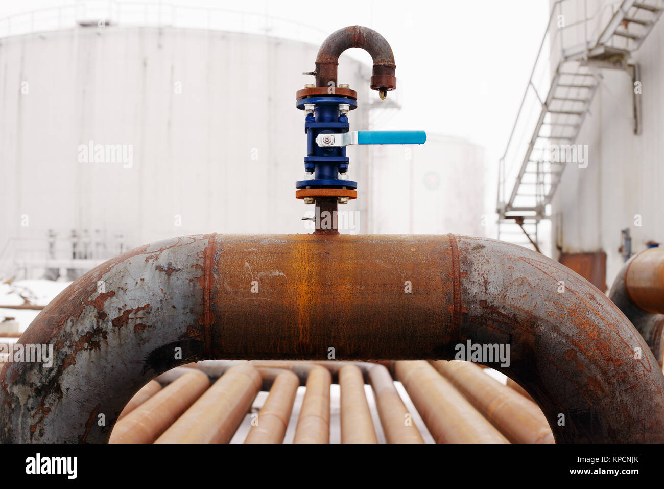 Big blue valves hi-res stock photography and images - Alamy